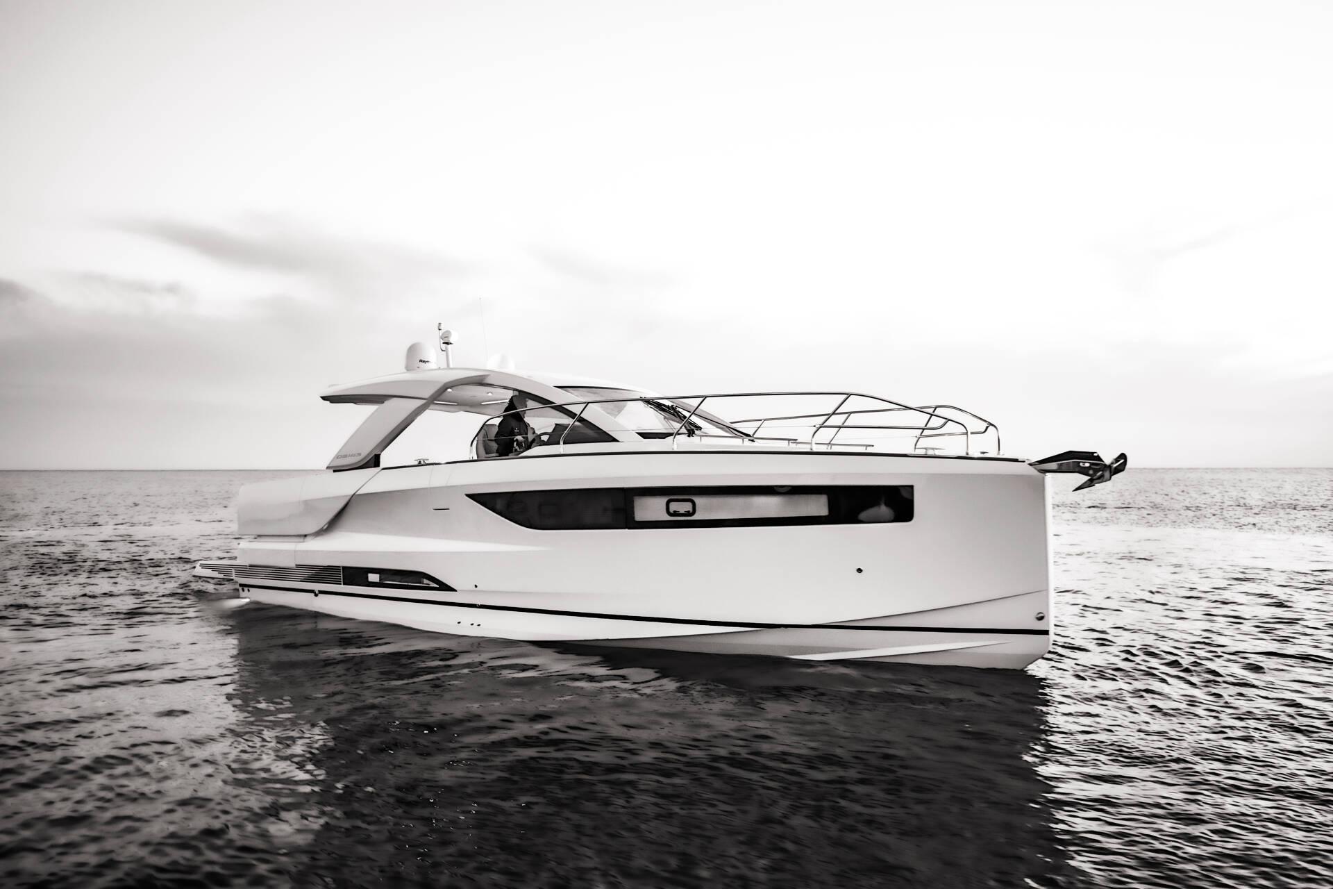 DB/43 Máy Trong - Vietyacht